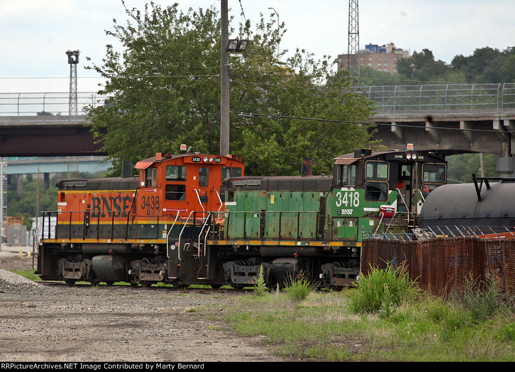 BNSF 3438 and 3418 Working a Local Industry